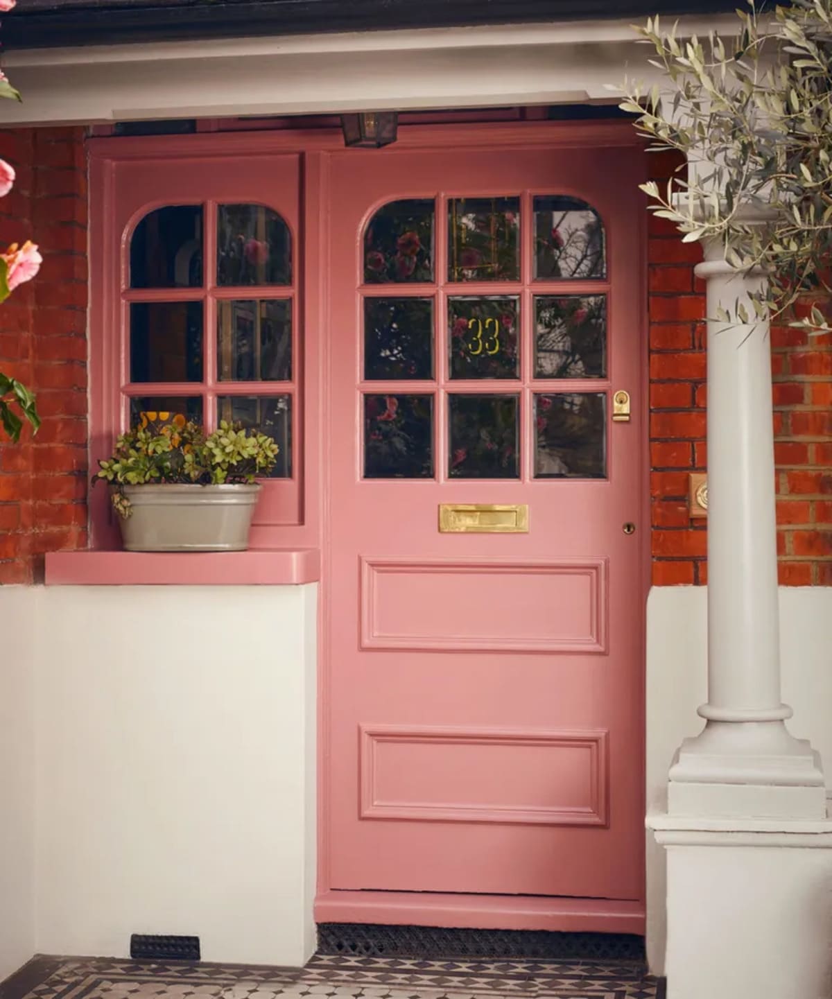 5 couleurs de porte d'entrée à éviter selon les experts - ZikNation