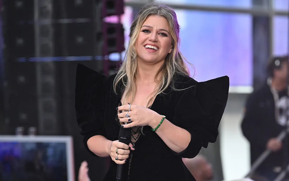Kelly Clarkson réalise une performance surprise dans les rues de Vegas ...
