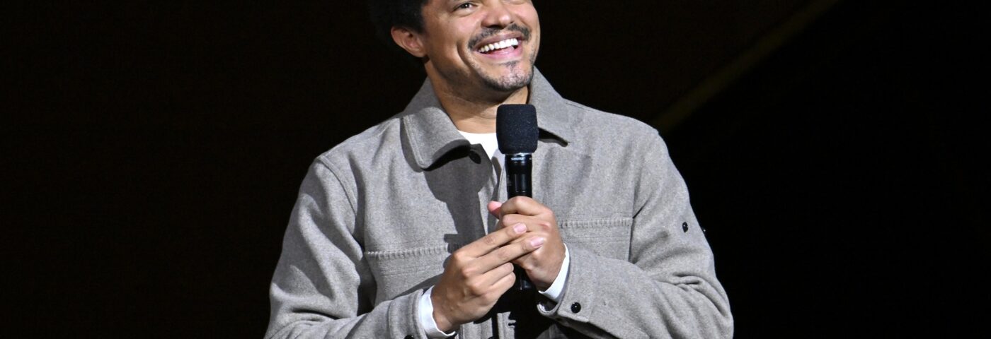 Trevor Noah accueillera les Grammys 2026 pour « une dernière fois ...