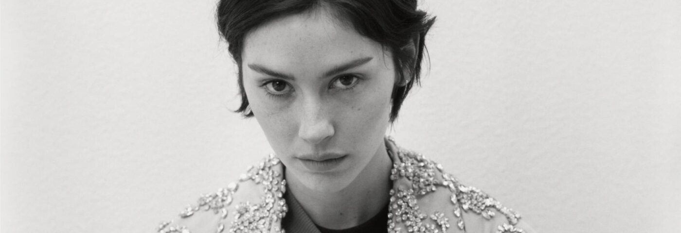 Gracie Abrams annonce la tournée « The Look at My Life » 2026-2027 en ...